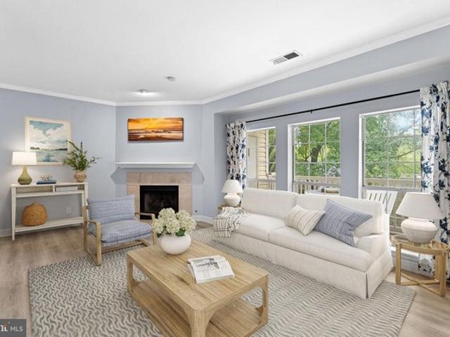 662 Gateway Dr SE Unit 211, Leesburg, VA 20175