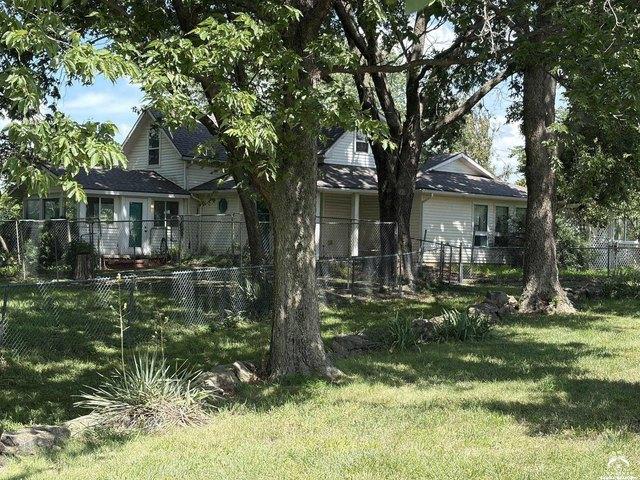 662 E 1452nd Rd, Baldwin City, KS 66006