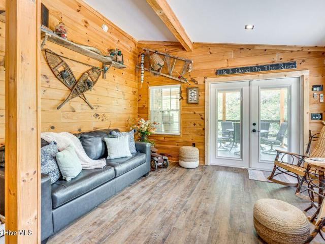 662 Hilltop Lane