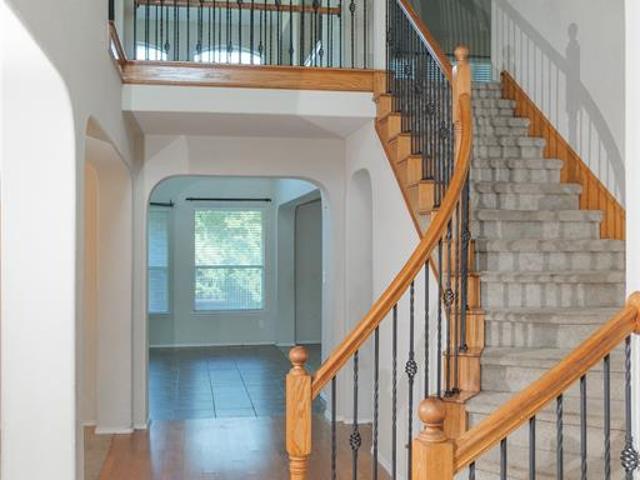 662 Oak Creek Dr, Cedar Hill, TX 75104 | MLS #21167