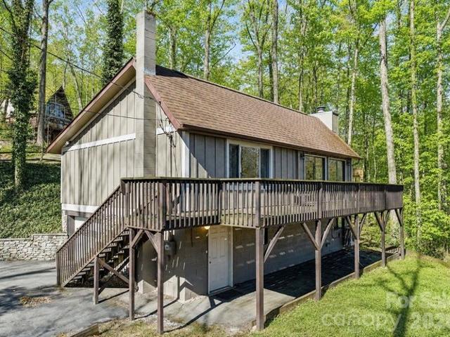 662 Locust Dr, Maggie Valley, NC 28751