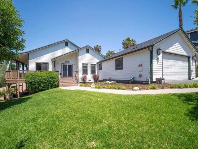 662 Matagual Dr, Vista, CA 92081