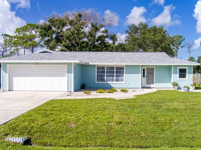 662 SE Essex Dr, Port Saint Lucie, FL 34984