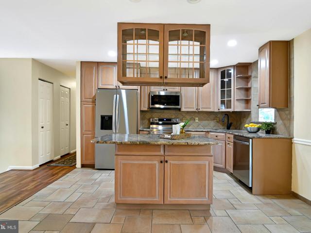 6634 Cardington Ct, Burke, VA 22015 | MLS #VAFX2295 | Compass