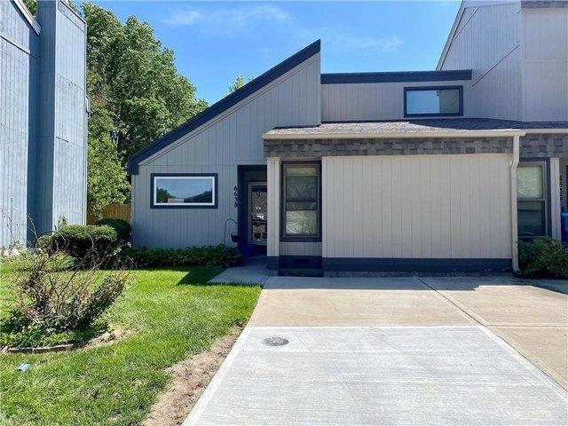 6638 Halsey St, Shawnee, KS 66216