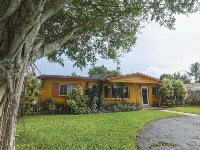 6630 Fillmore St, Hollywood, FL 33024