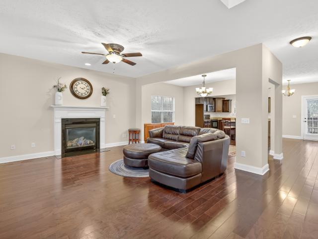 6630 Sunnywood Dr