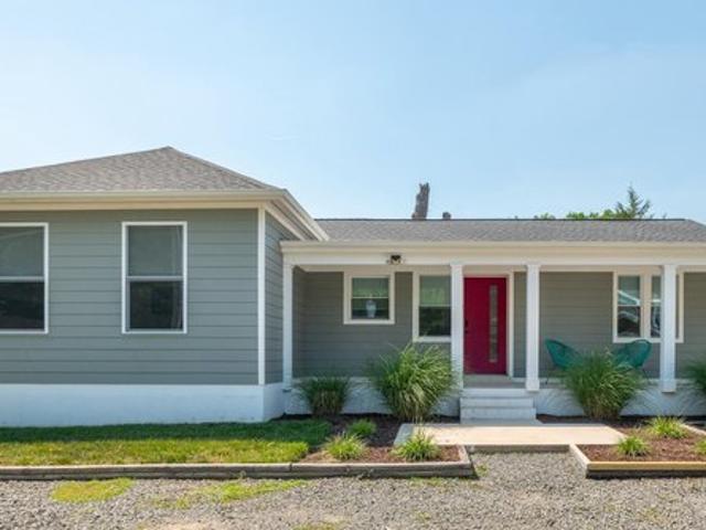 6632 Clearview Dr, Falls Church, VA 22042