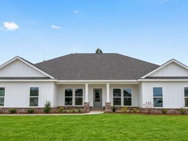 6632 Palm Pointe Dr, Ocean Springs, MS 39564