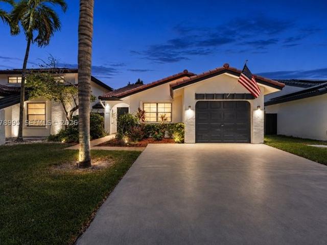 6633 NW 176th Ter, Hialeah, FL 33015