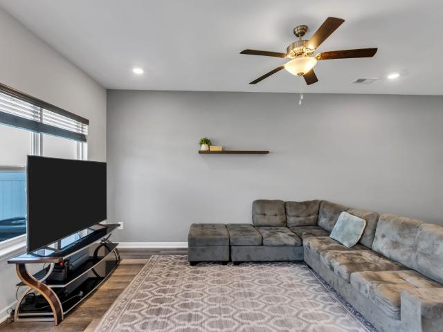6633 Hanworth Trce
