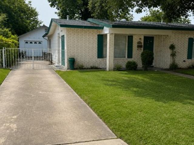 663 Aurora Ave