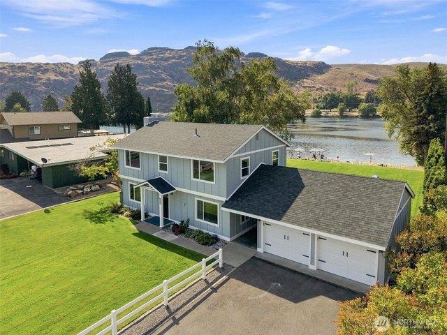 663 Riverside Dr, Pateros, WA 98846