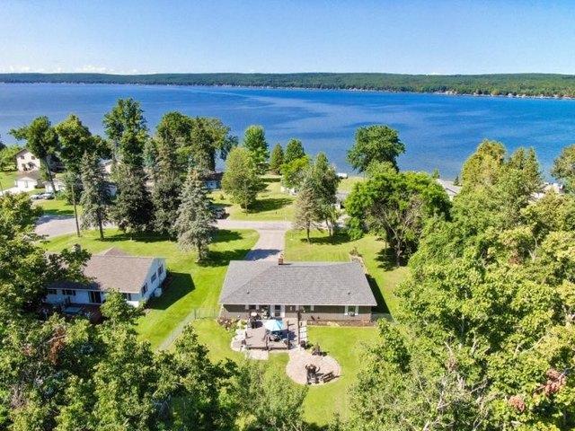 6644 Caledonia St, Hubbard Lake, MI 49747