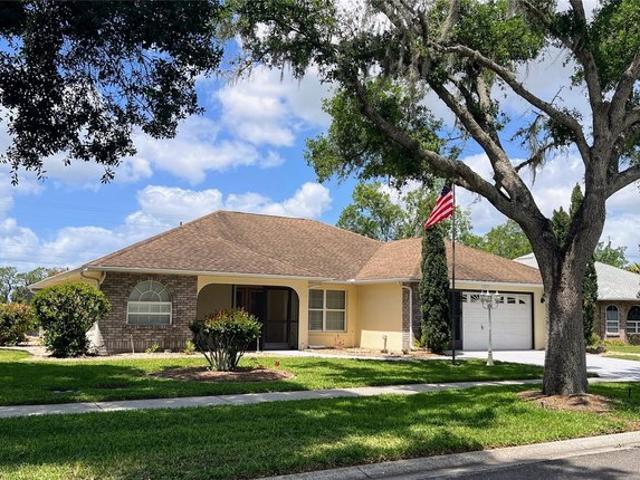 6645 Northlake Dr, Zephyrhills, FL 33542