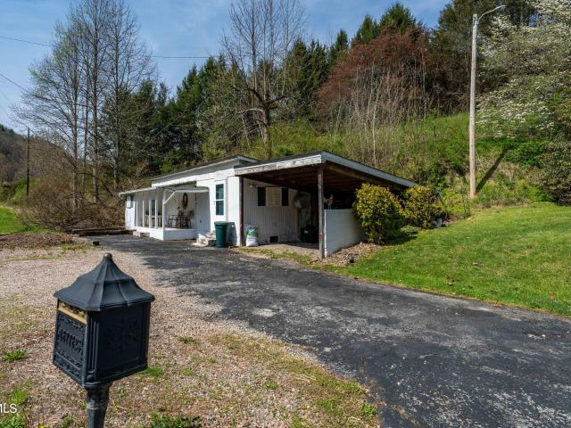 6646 Roan Creek Road