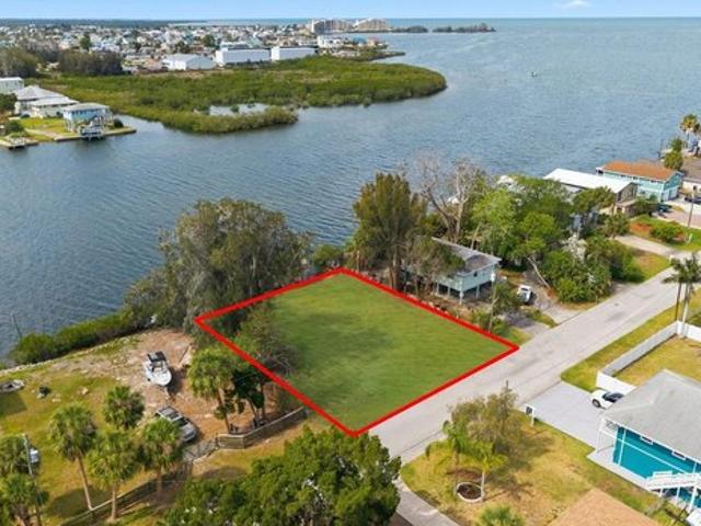 6646 Seaview Blvd, Hudson, FL 34667