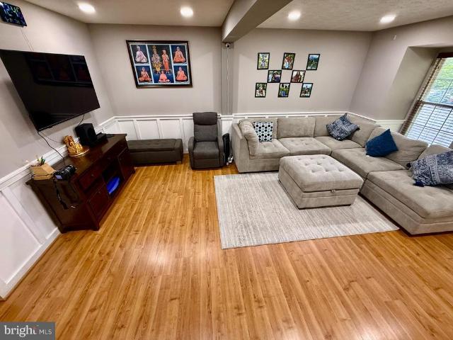 6647 Cambria