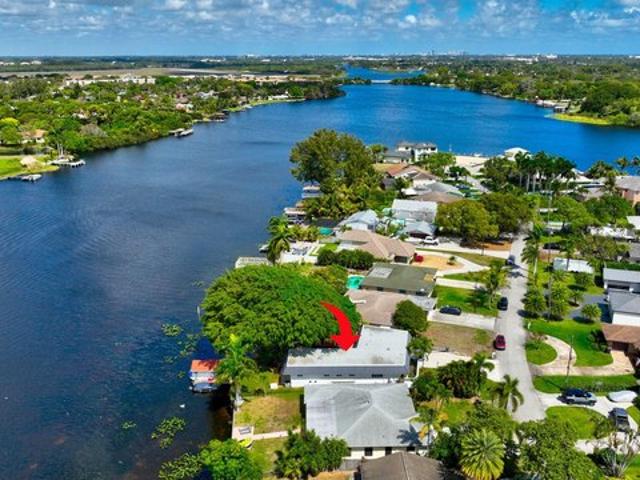 6647 Paul Mar Dr, Lantana, FL 33462