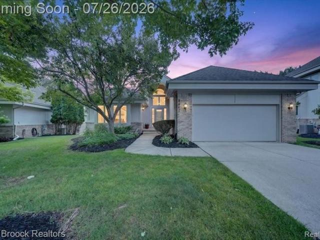 6647 Pleasant Lake Ct, West Bloomfield Township, MI 48322