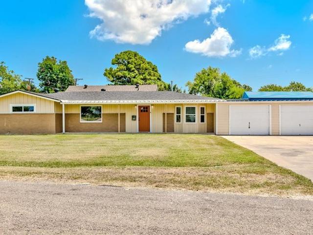 6648 Taylor St, Groves, TX 77619