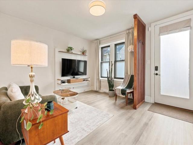 6649 Crowson St, Philadelphia, PA 19119