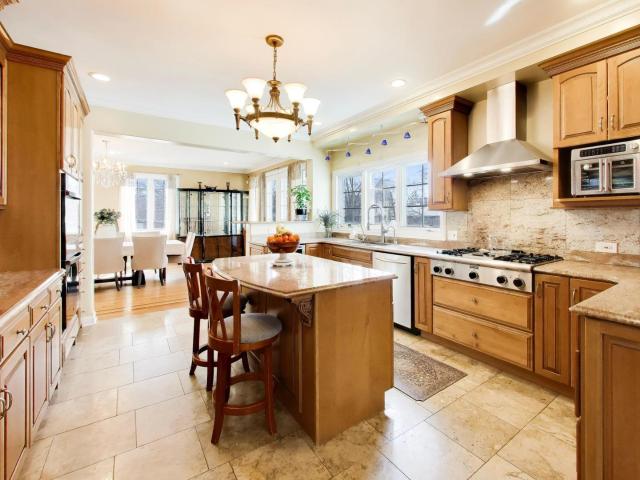 6642 N Kilbourn Ave, Lincolnwood, IL 60712 | MLS #12571