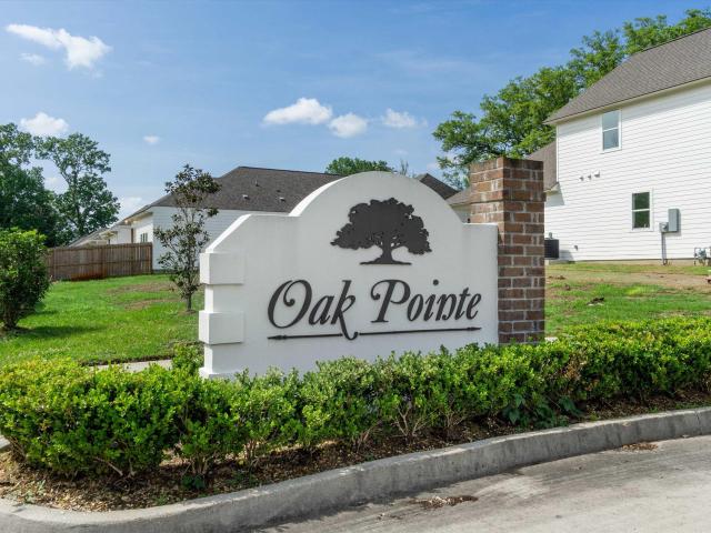 6642 Oak Crossing Dr, Baton Rouge, LA 70817 | MLS #BR2025004 | Compass