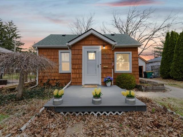 664 Riverbank St, Wyandotte, MI 48192