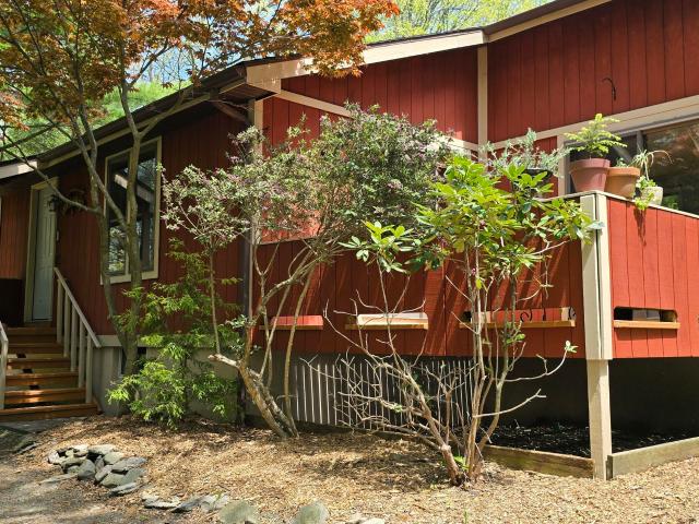 664 Twin Lakes Road