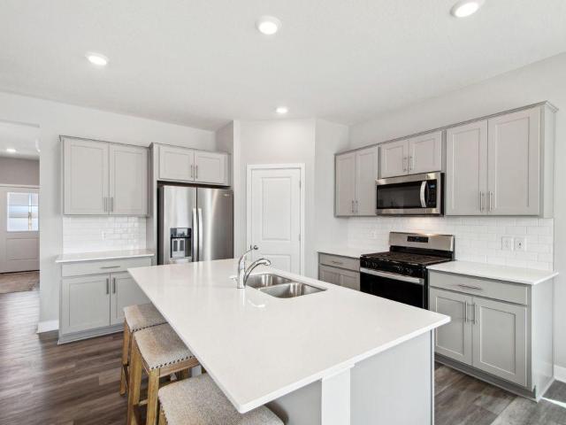 6654 th Street W