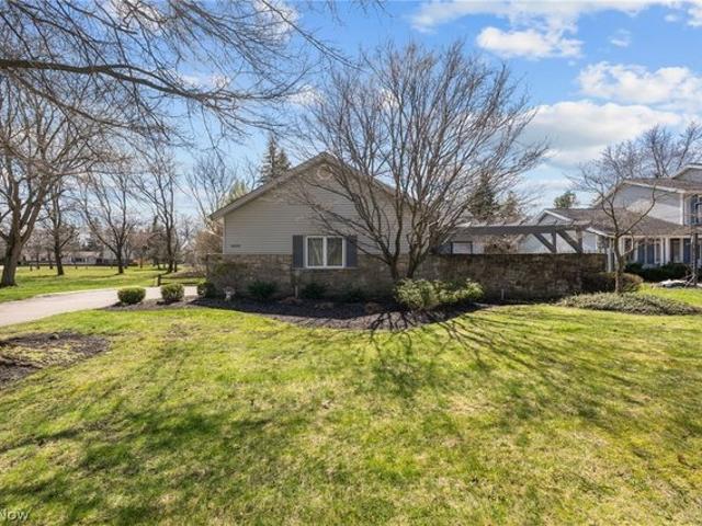 6656 Woodhawk Dr, Mayfield Heights, OH 44124