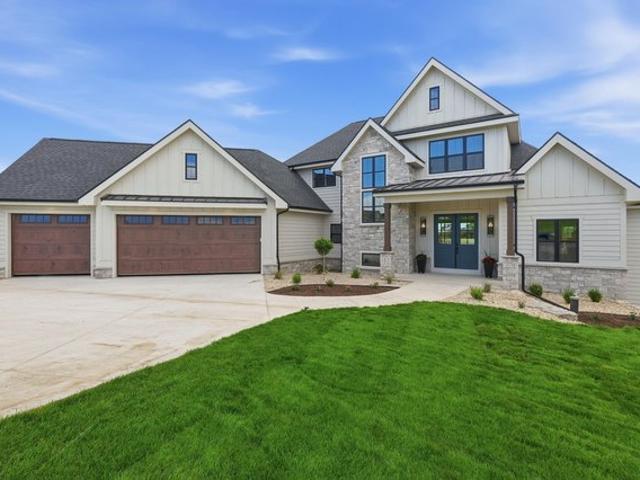 6651 Lucas Ln, Sun Prairie, WI 53598