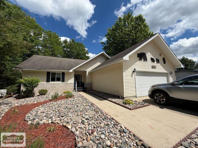 6651 Tamarack Roads