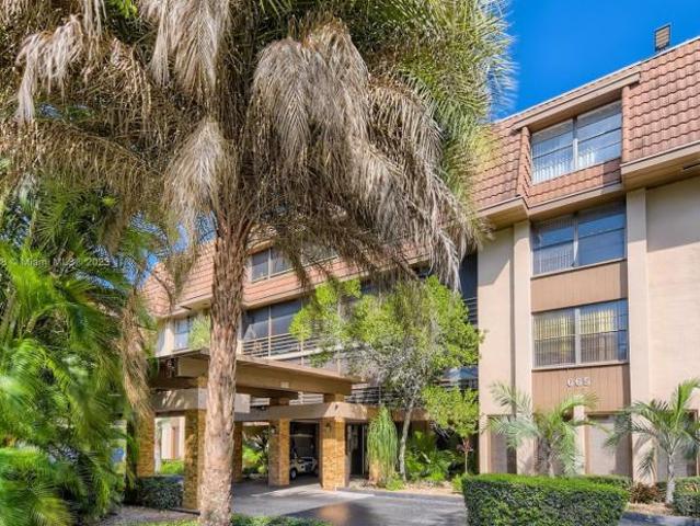 665 195th St NE #220, Miami, FL 33179