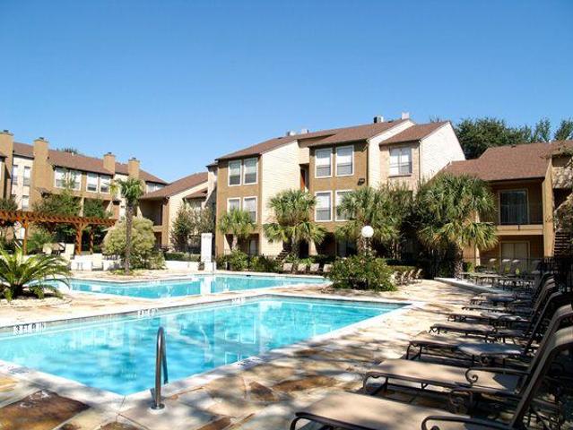 $665 / 1br Near UT and DOWNTOWN! POOL/FITNESS/UT SHUTTLE! 10 Min to Downtown!