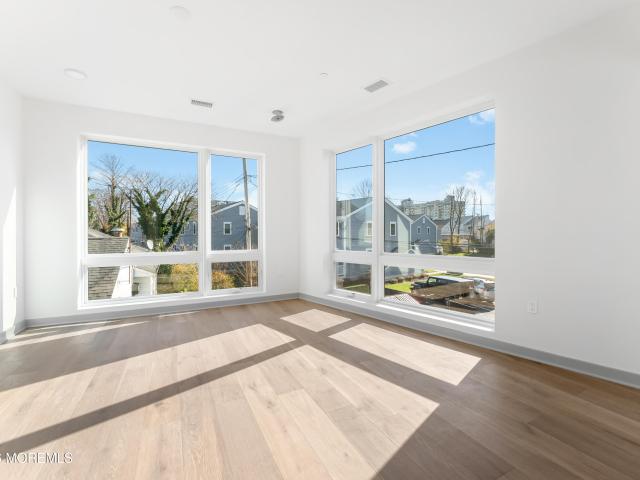 665 2nd Avenue Unit 211