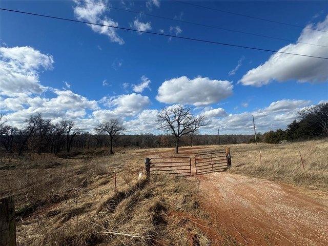 665 Autumn Woods Farm Rd, Coyle, OK 73027
