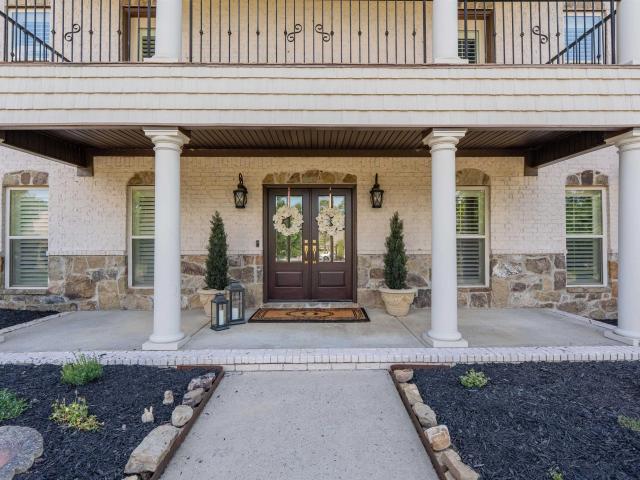 665 Huntington Lane