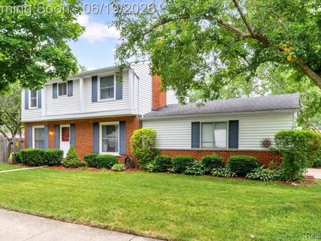 665 Langley Blvd, Clawson, MI 48017