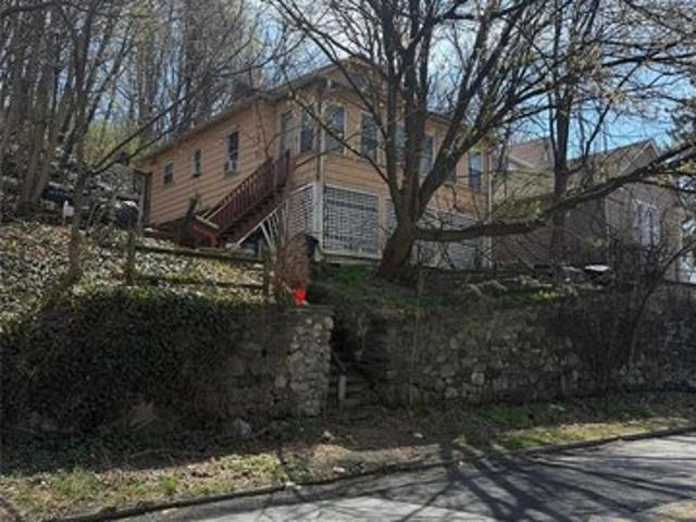 665 N Division St, Peekskill, NY 10566