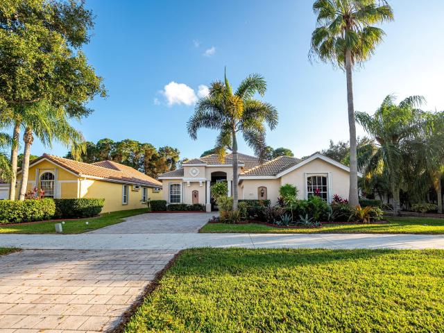 665 SW Lake Charles Cir, Port St. Lucie, FL 34986 | MLS #R11143
