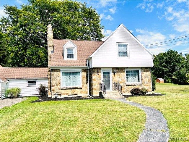 6667 Taylor Rd, Hamburg, NY 14075