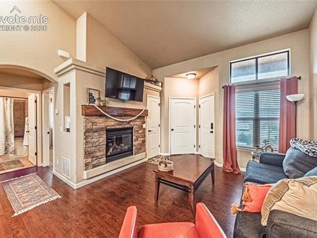 6668 Dark Oak View