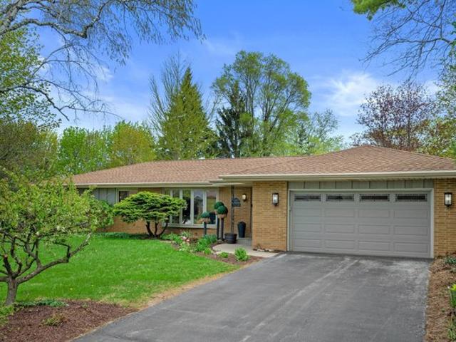 6660 N Braeburn Ln, Glendale, WI 53209