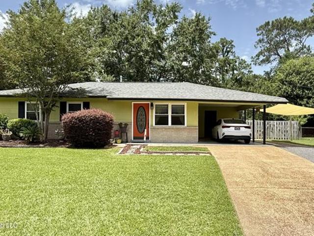 6660 Balboa Cir, Ocean Springs, MS 39564