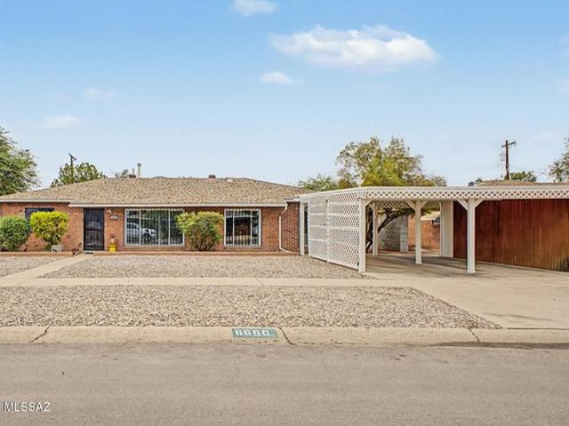 6660 E Koralee Dr, Tucson, AZ 85710