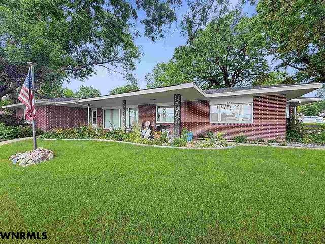 666 Cedar St, Chadron, NE 69337