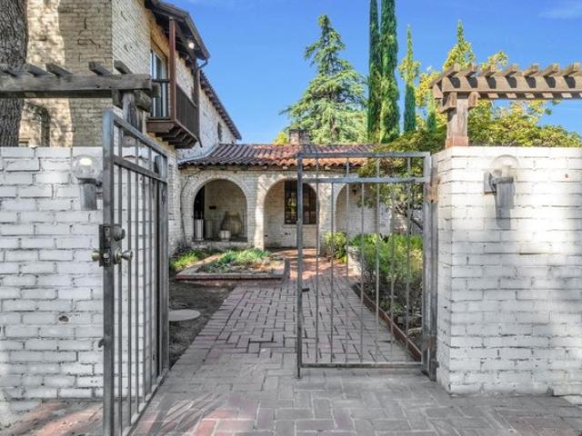 666 E Carmen Ave, Fresno, CA 93728