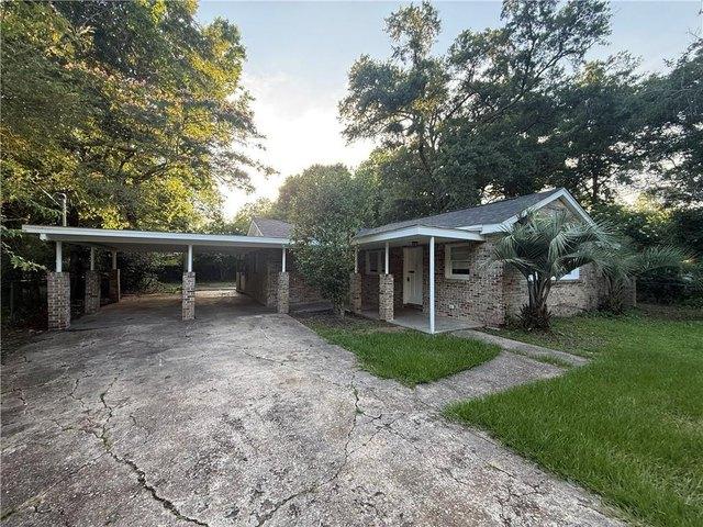 666 Farnell Ln, Mobile, AL 36606